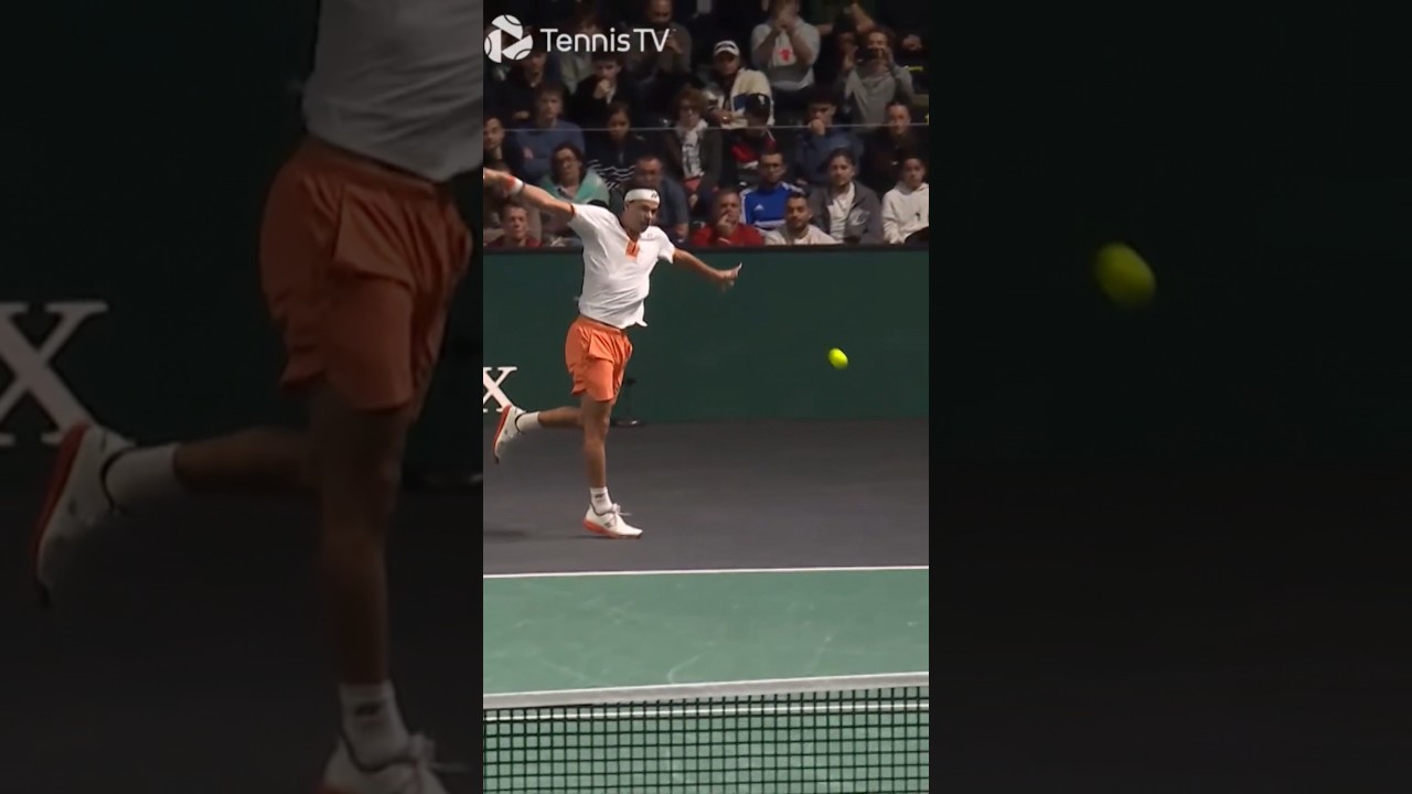 Daniel Altmaier hit a monster one-handed backhand (Paris Masters ...